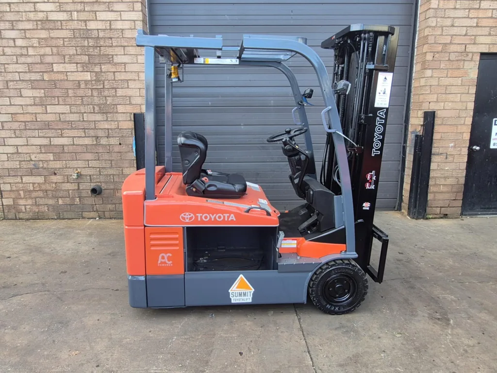 3-Wheel Indoor Forklift, Electric | T44131817 - Summit Handling Systems