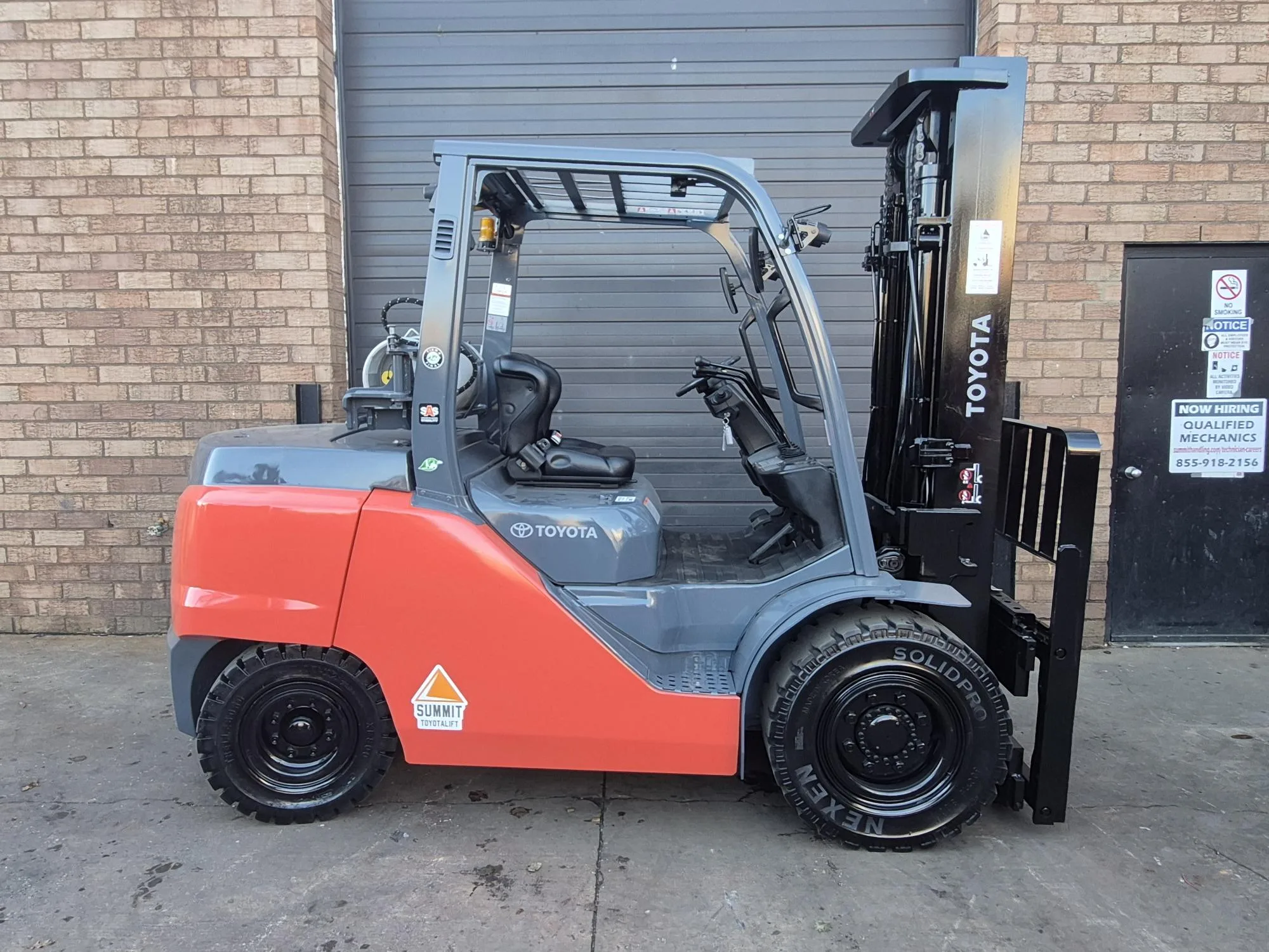 2015 Toyota 8FG50U Mid IC Pneumatic Forklift - Summit Handling Systems