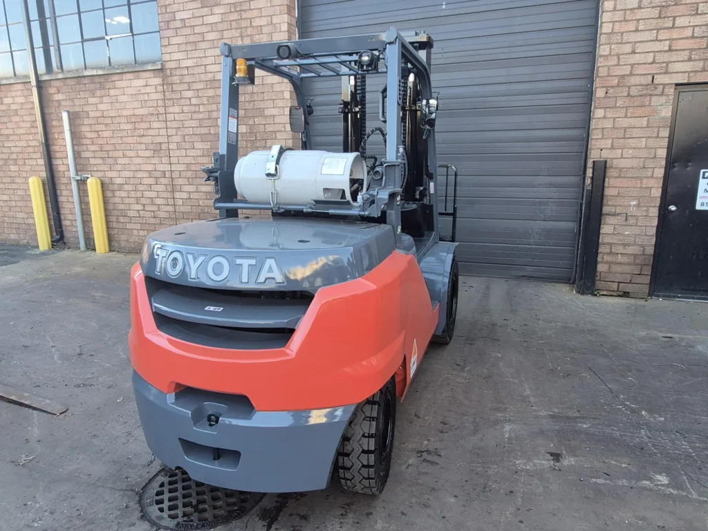 2015 Toyota 8FG50U Mid IC Pneumatic Forklift - Summit Handling Systems